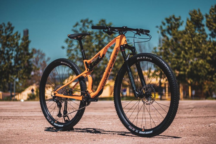 Bicicletas de montaña dobles XC o Rally